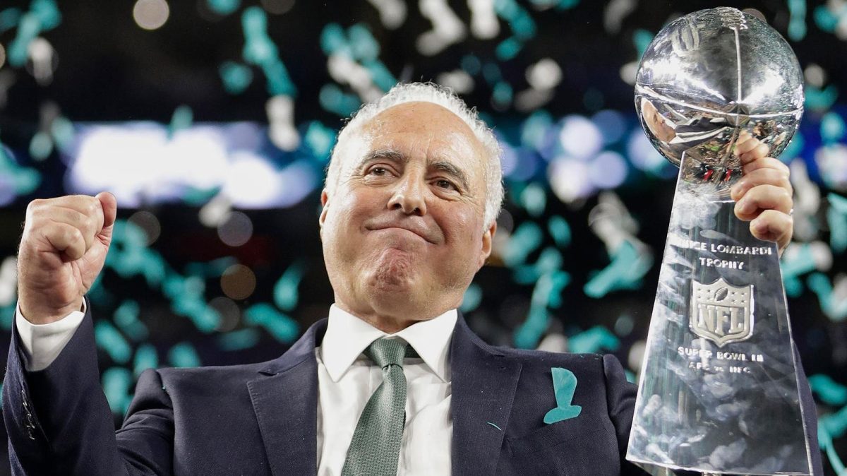 Meet The Billionaire Owner Of The Philadelphia Eagles | CommsTrader