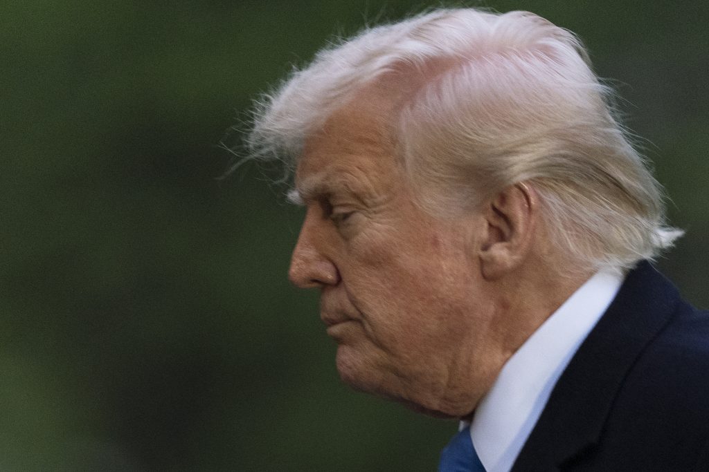 Donald Trump's Strong Disapproval Rating Surges | CommsTrader