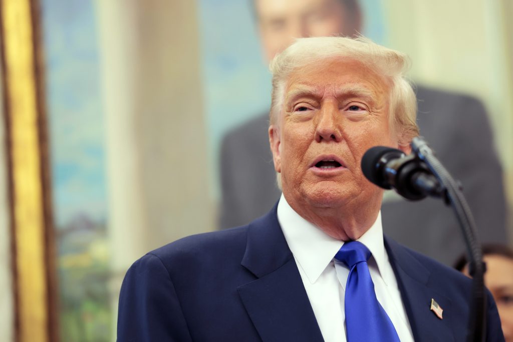 Donald Trump Set to Announce New Trade Deal With Britain: Report ...