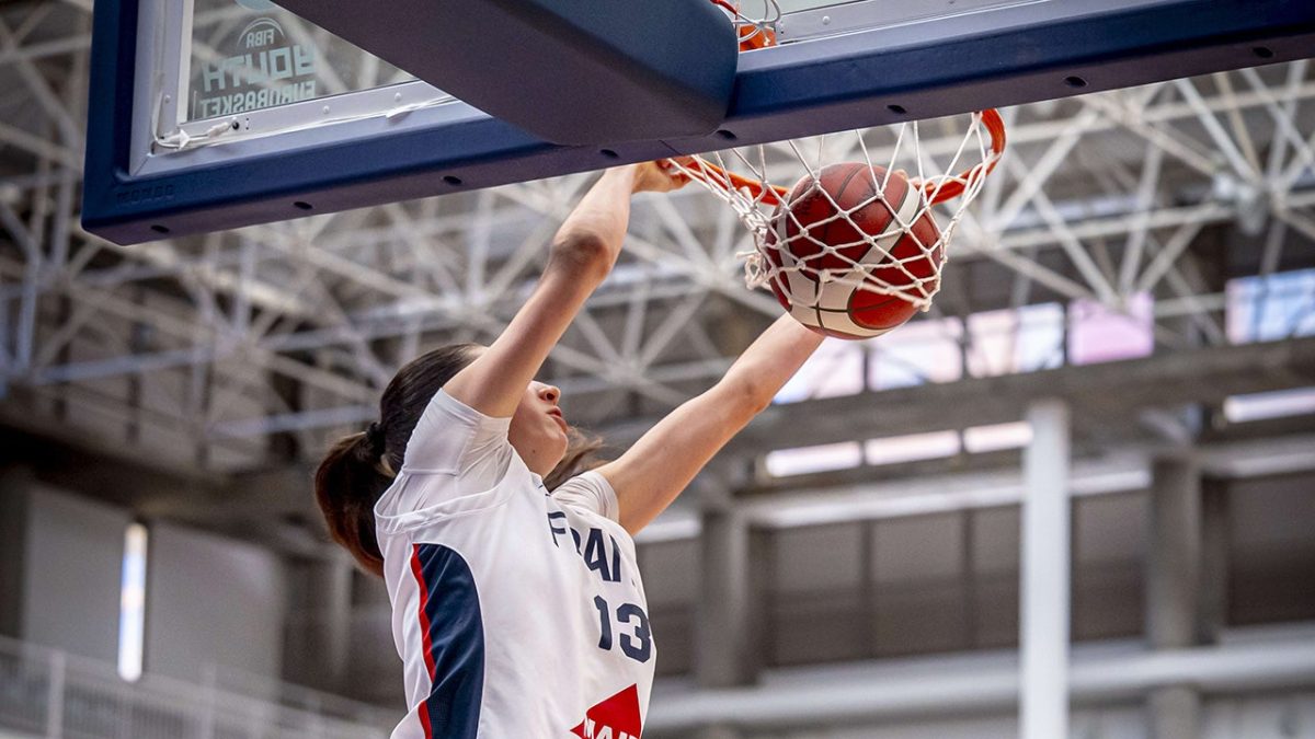 French women's basketball player, 17, throws down dunk in game vs ...
