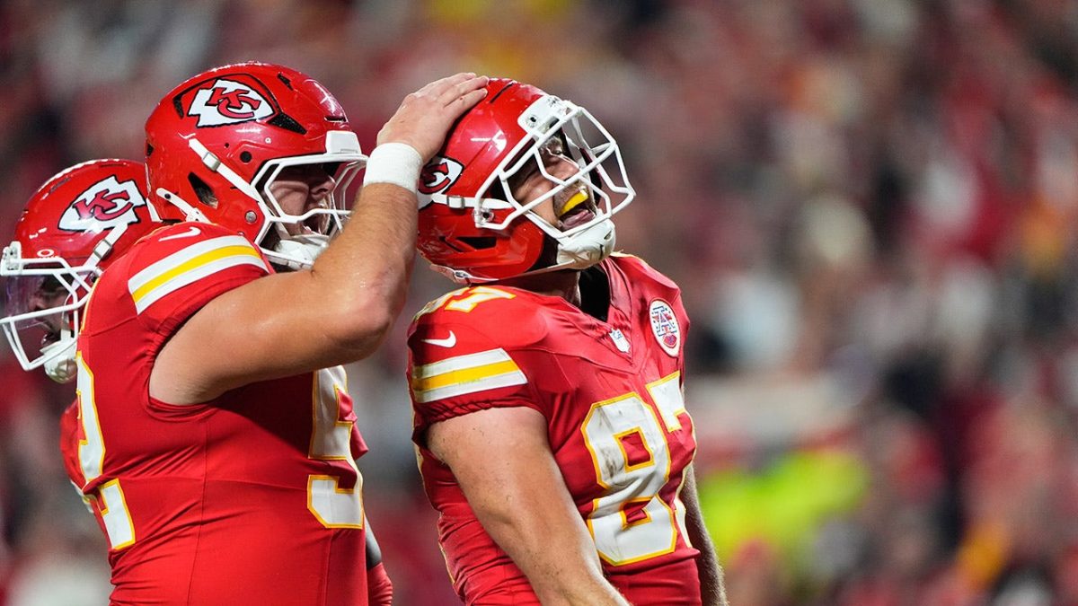 Travis Kelce ties Chiefs' touchdown mark as Kansas City puts on show in ...